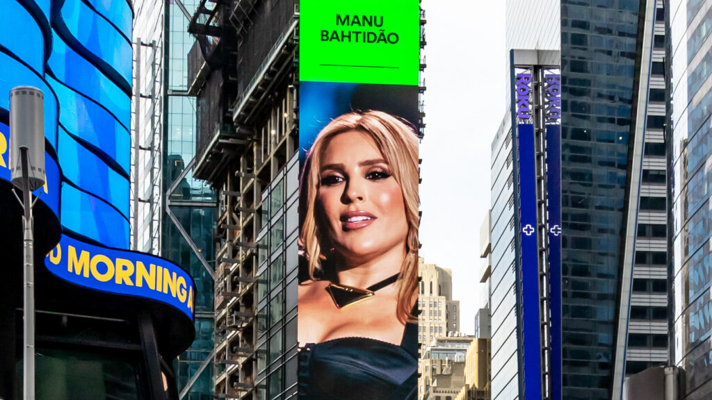 Manu Bahtidão é embaixadora Equal, do Spotify, e estrela telão na Times ...