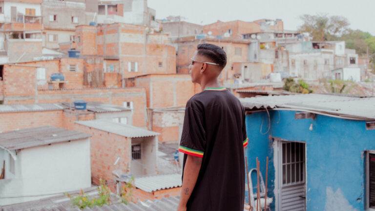 Viral no mundo inteiro, MC Menor JP lança “Menina de Vermelho” - ONErpm